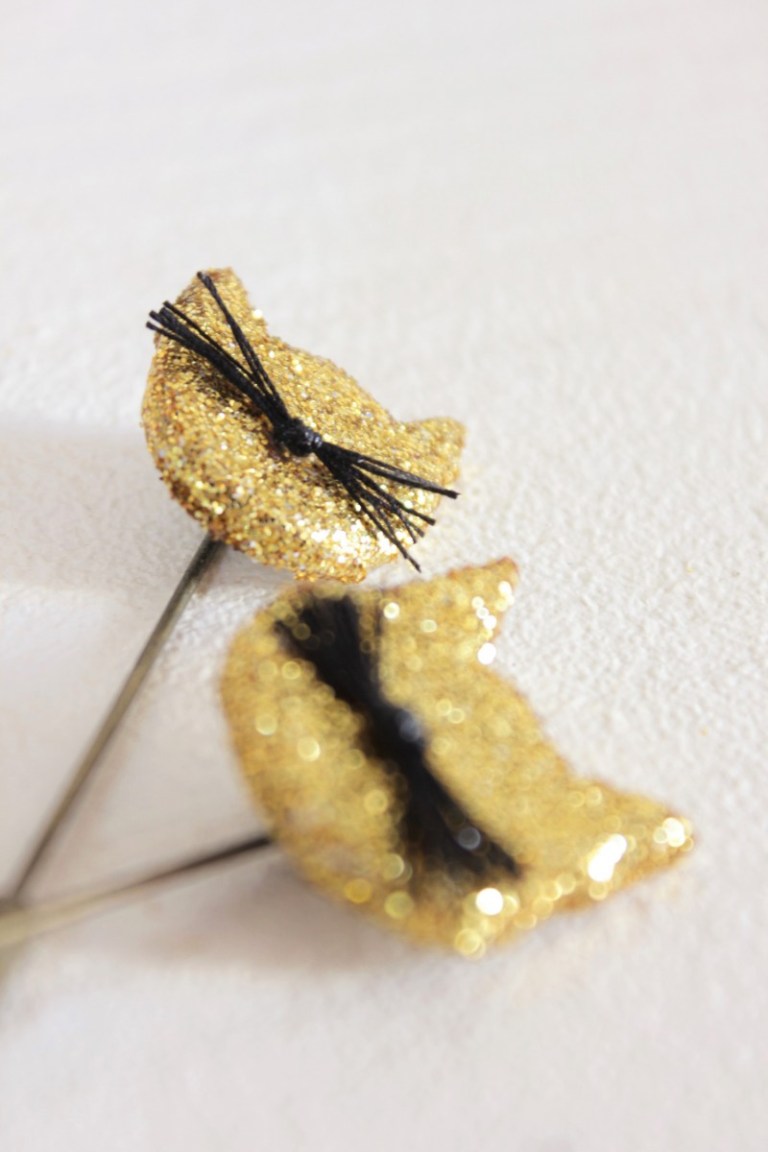 Chat, moustache, paillettes : broche super chouette ! – Les Enchantées